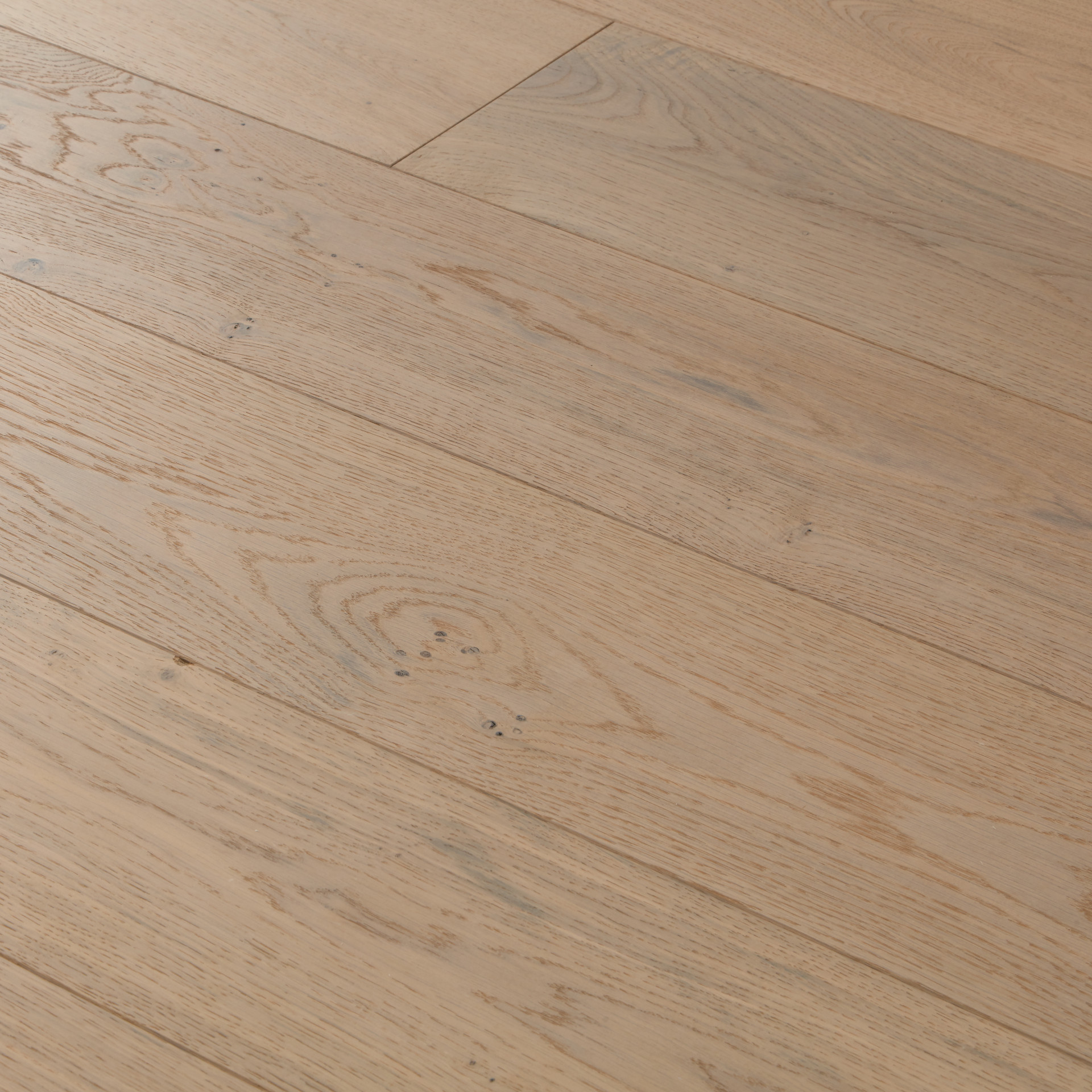 Zion Alabaster Brushed & Matt Lacquered Engineered Wood Flooring | Tapi